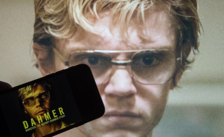 Subastan las cenizas del asesino serial Jeffrey Dahmer